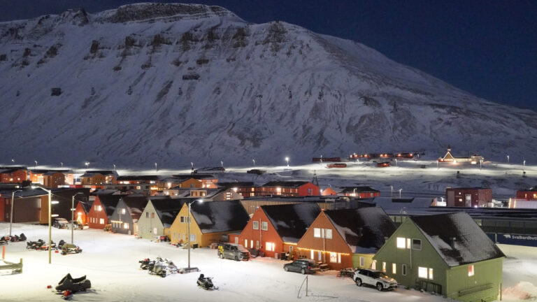 Best time to travel to Svalbard: The Seasons Explained | Magnetic North ...